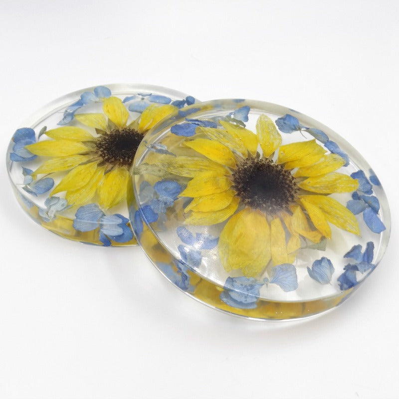 Resin Pressed Flower Round Paperweight - Flowers Forever & Bellabeads